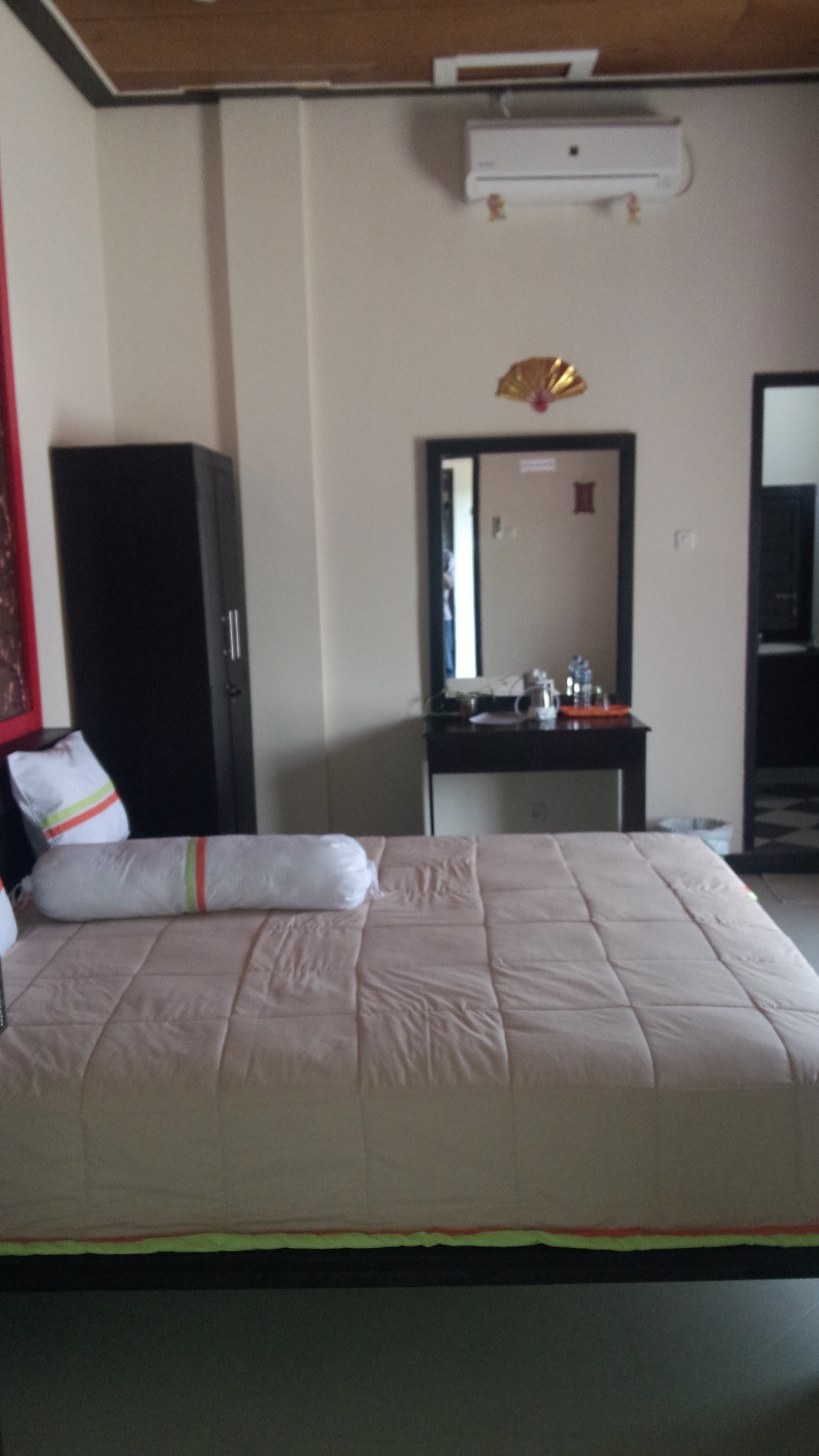 KAMAR SINGLE BED – HOTEL DEKAT BANDARA ELTARI